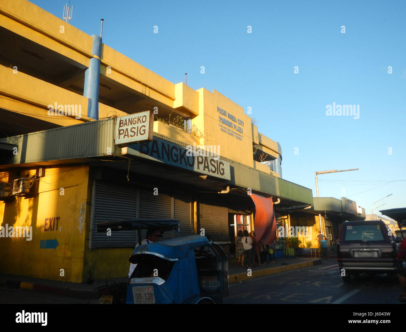 04190 Pasig City Hall Compound Revolving Tower Mega Market Parking 12 ...
