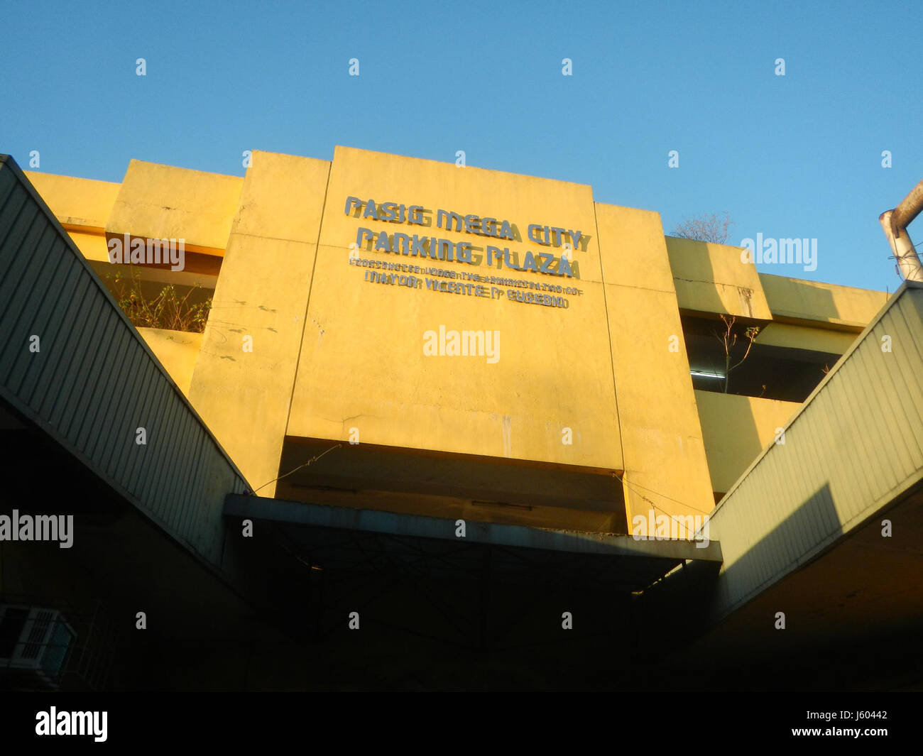 04190 Pasig City Hall Compound Revolving Tower Mega Market Parking 17 ...