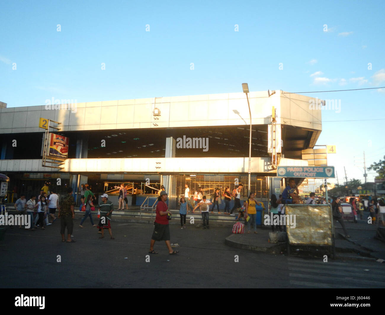 04190 Pasig City Hall Compound Revolving Tower Mega Market Parking 21 ...