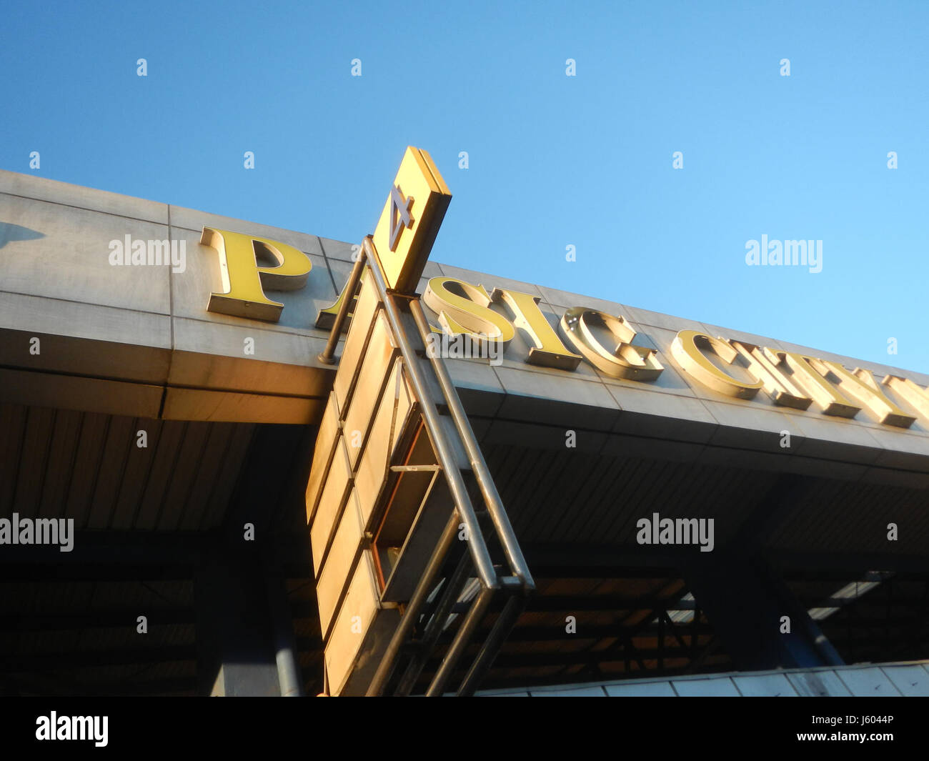 04190 Pasig City Hall Compound Revolving Tower Mega Market Parking 37 ...