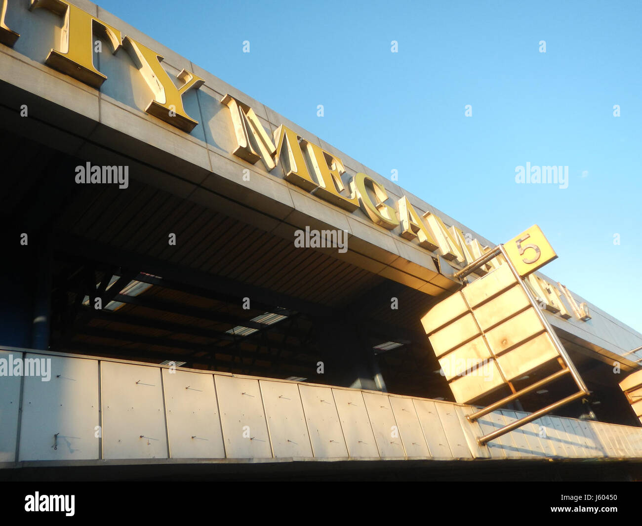 04190 Pasig City Hall Compound Revolving Tower Mega Market Parking 42 ...