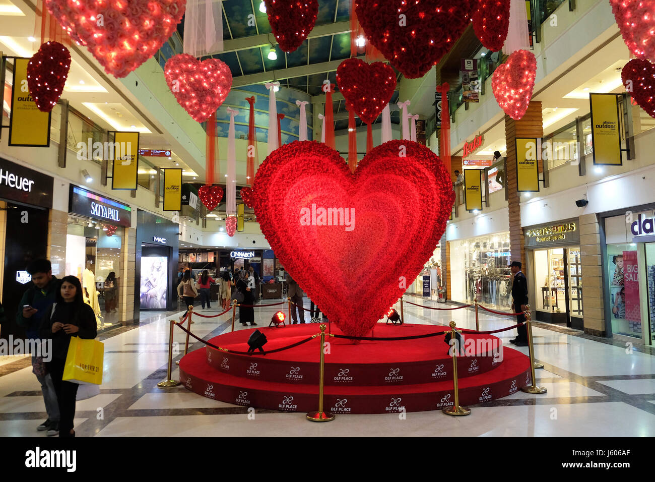 Select citywalk delhi hi-res stock photography and images - Alamy