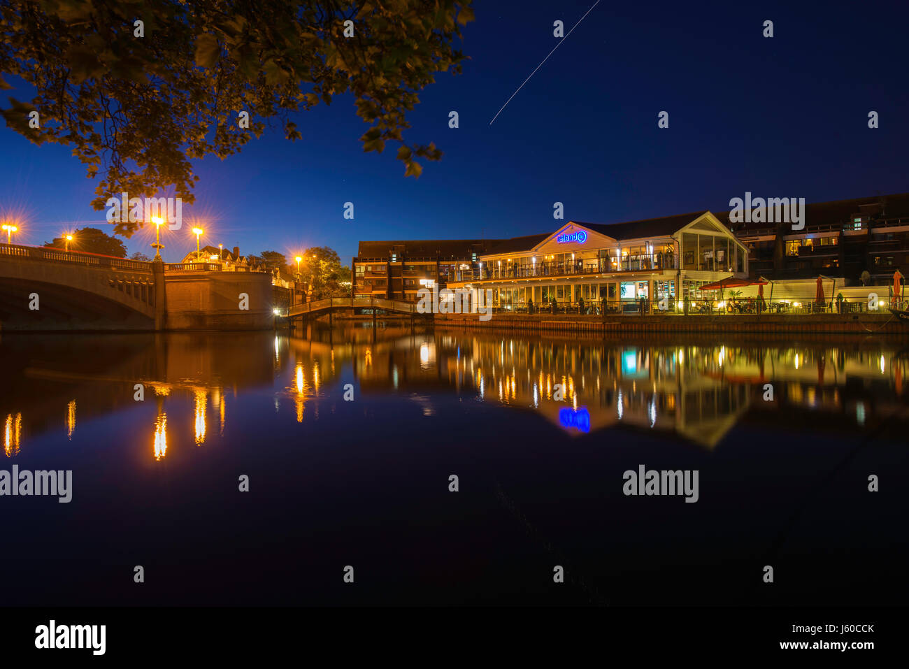 Lights reflection in thames hi-res stock photography and images - Alamy