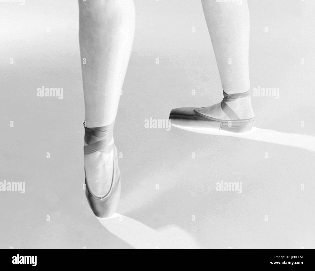 Ballet feet on point hi-res stock photography and images - Alamy