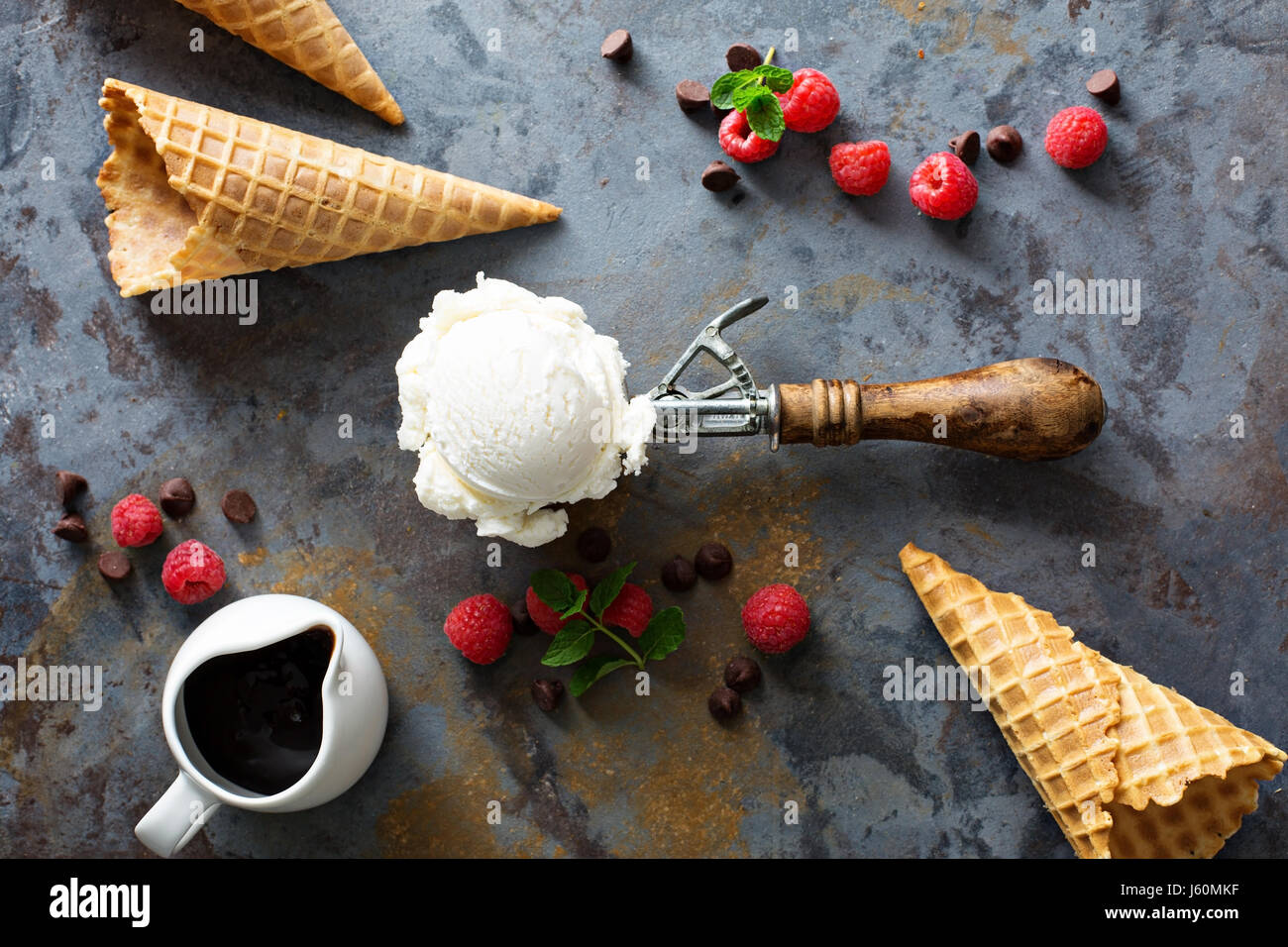 Ice cream scoop hi-res stock photography and images - Alamy