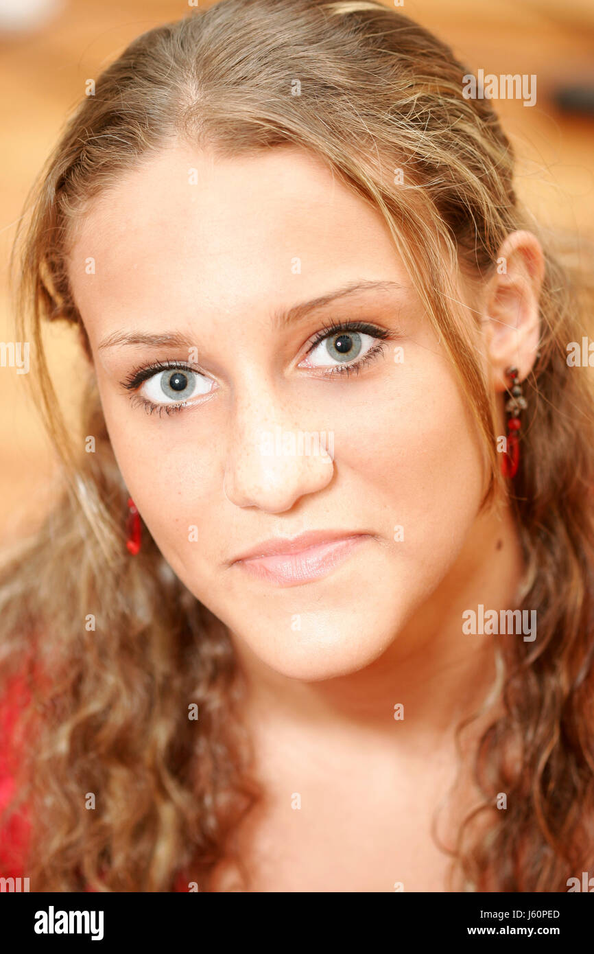 Face Portrait Friendly Kind Teenager Cute Blond Girl Girls Woman Shine