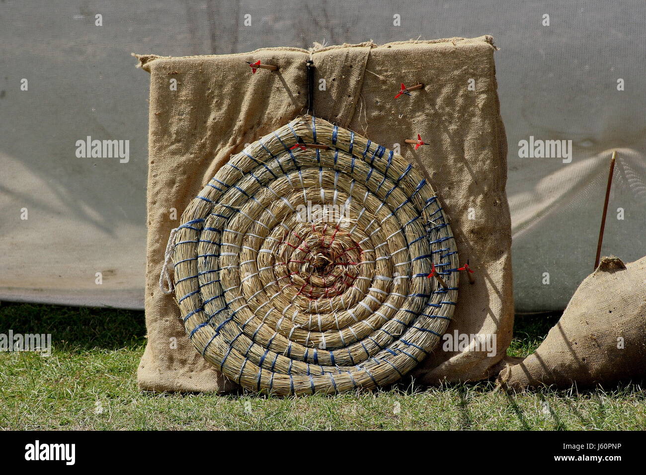 Straw target hi-res stock photography and images - Alamy