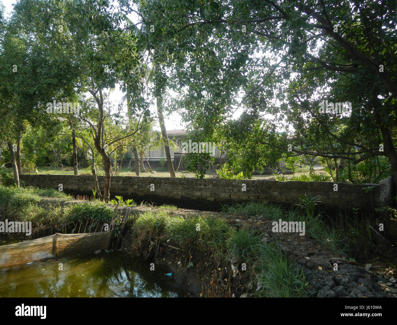 Bulakan, located in Bulacan, Philippines, features a range of roads ...