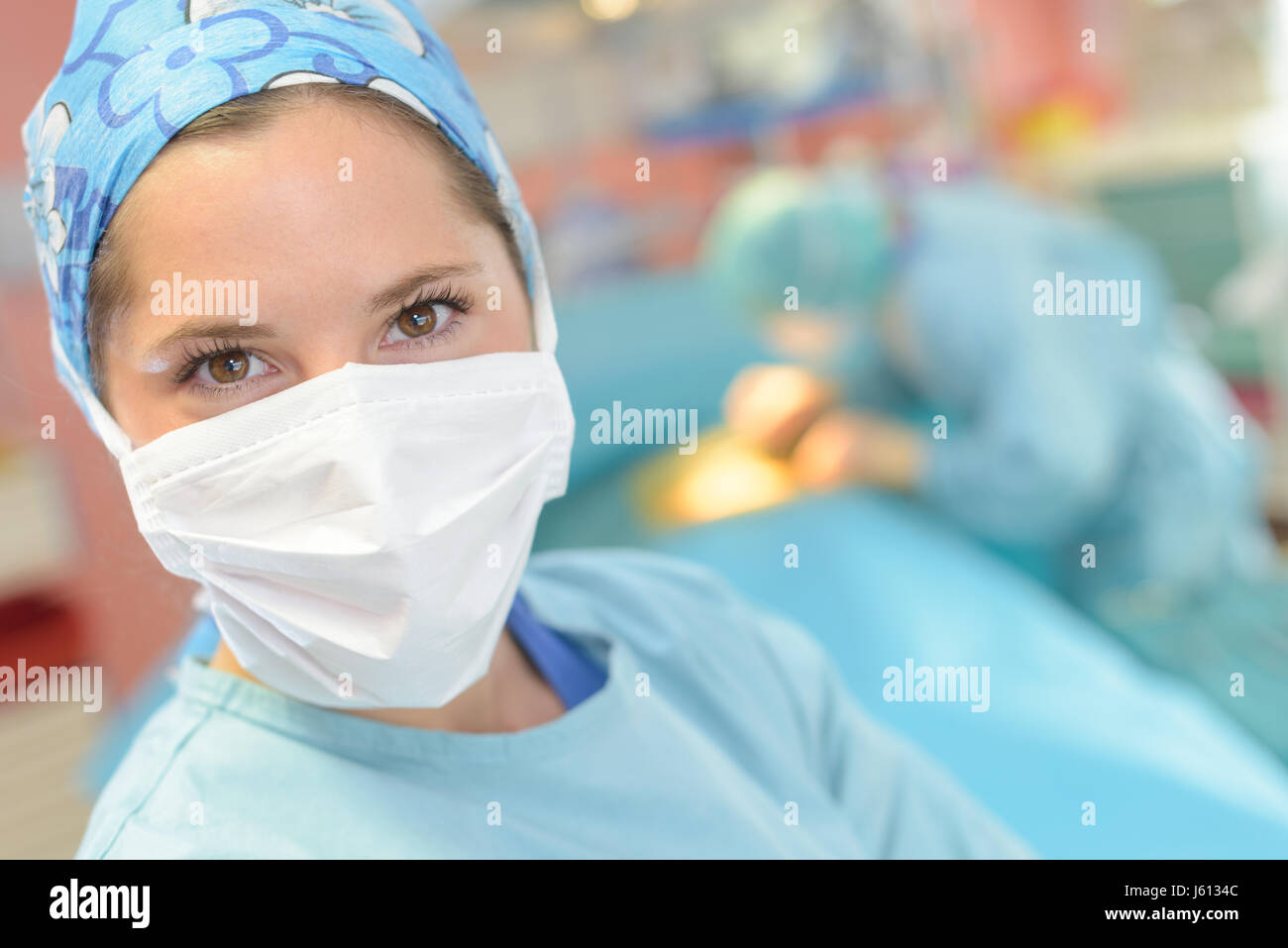 Female doctor at operation theatre portrait hi-res stock photography ...