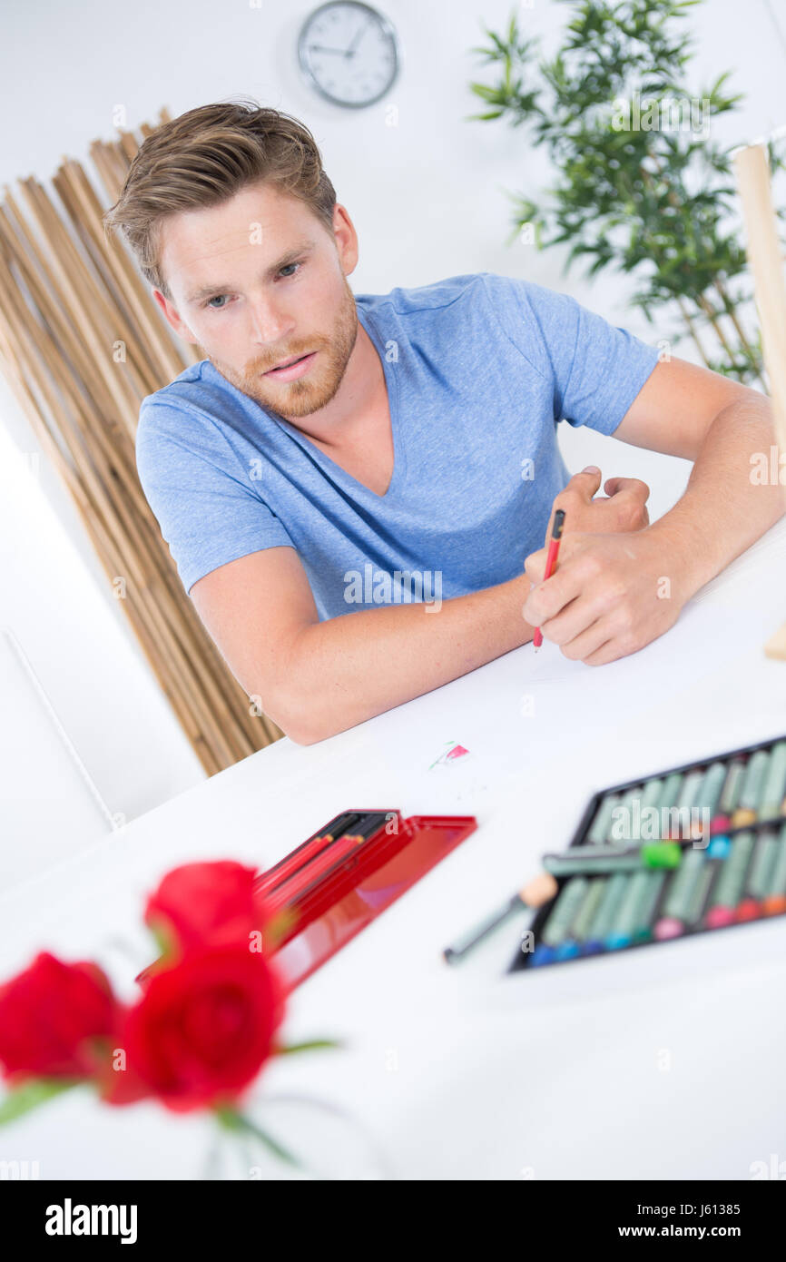 Artist sketching flowers Stock Photo - Alamy