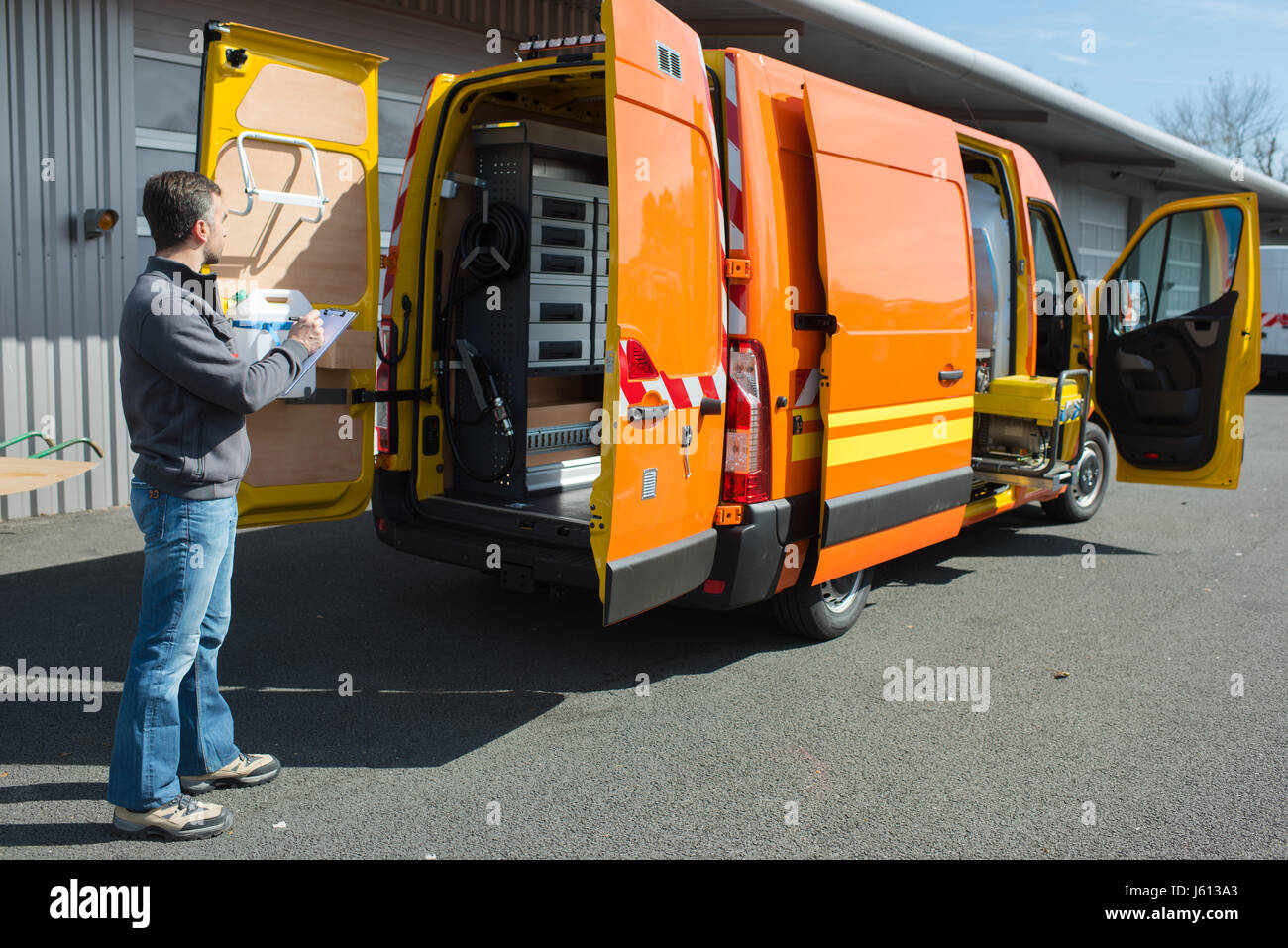 Mobile mechanic behind his van Stock Photo - Alamy
