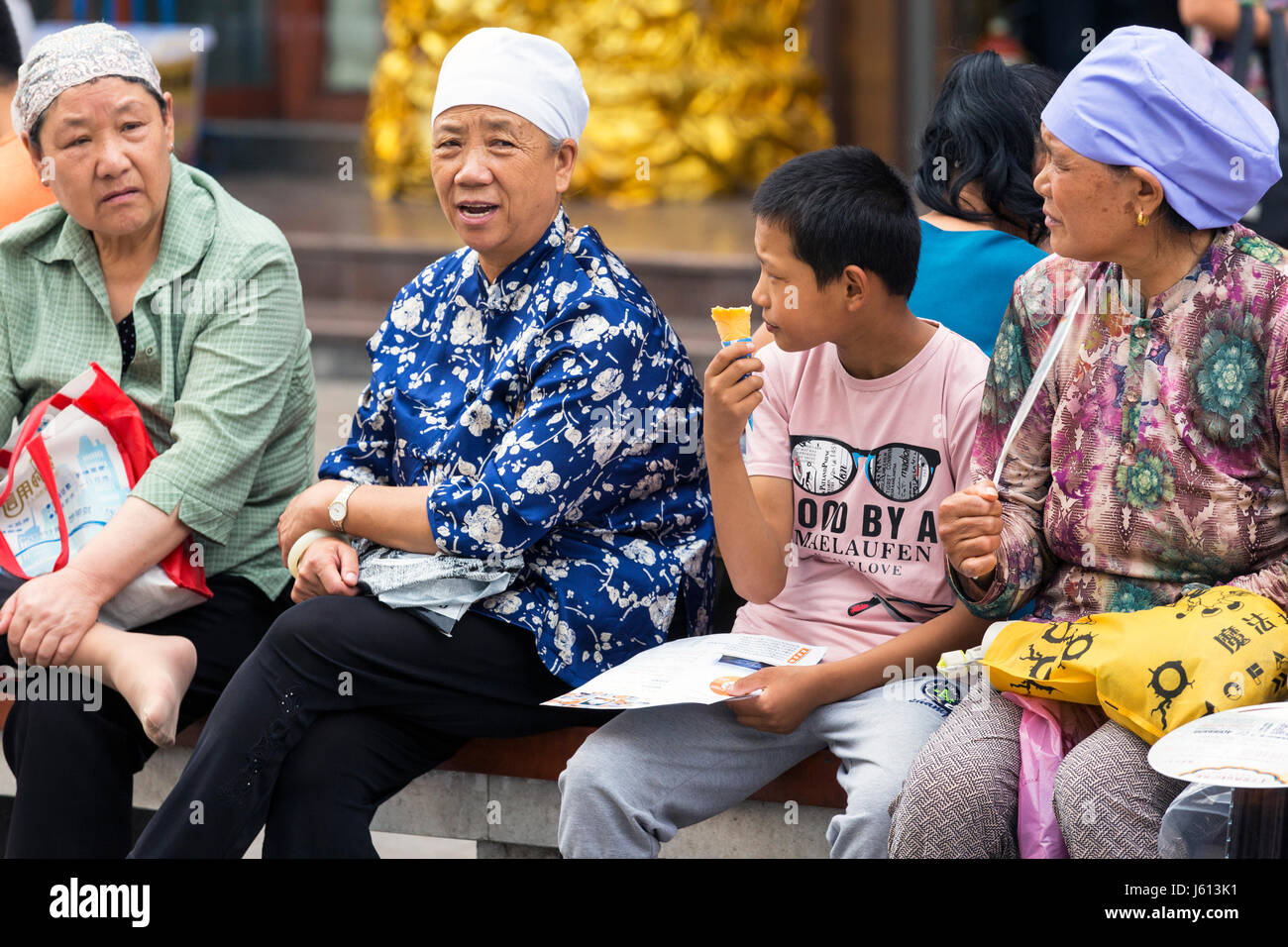 Ethnic community group hi-res stock photography and images - Alamy