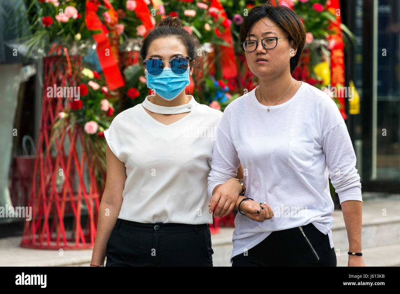 Chinese pedestrians and facemask, Yinchuan, Ningxia, China Stock Photo ...