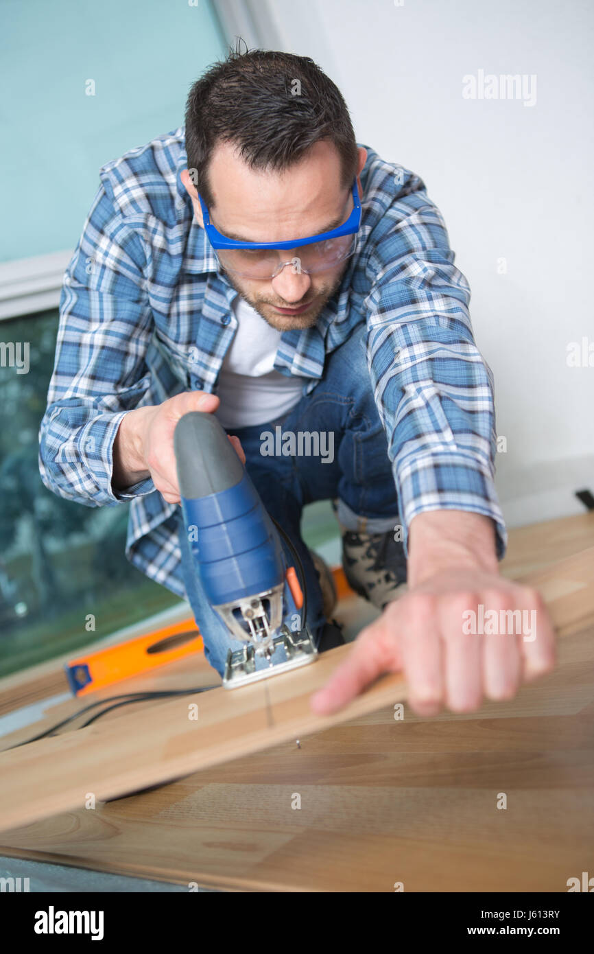 Man using electric jigsaw Stock Photo - Alamy