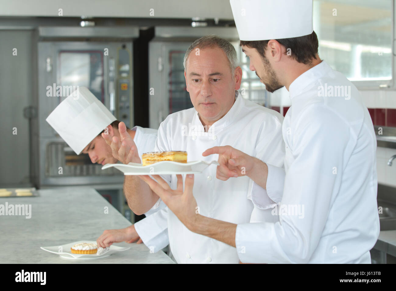 Trainee chef talking to his superior Stock Photo - Alamy