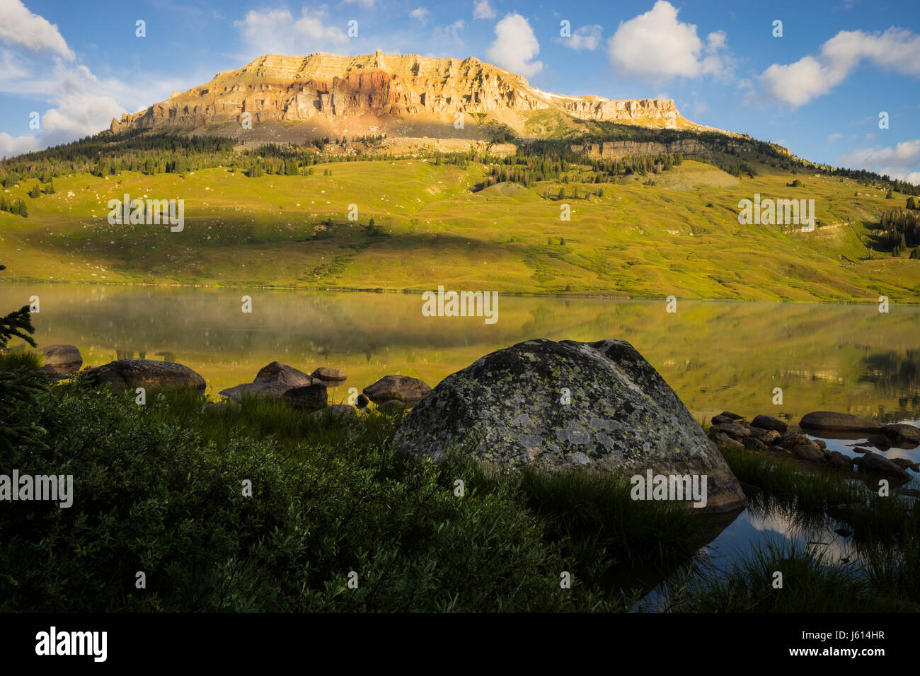 Beautiful sunrise illuminating Beartooth Butte and Lake in Montana ...