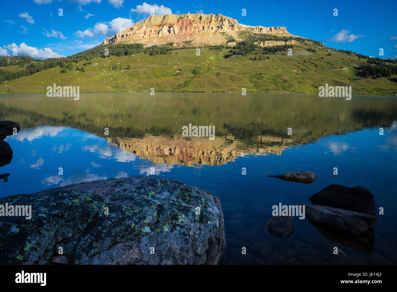 Beautiful sunrise illuminating Beartooth Butte and Lake in Montana ...
