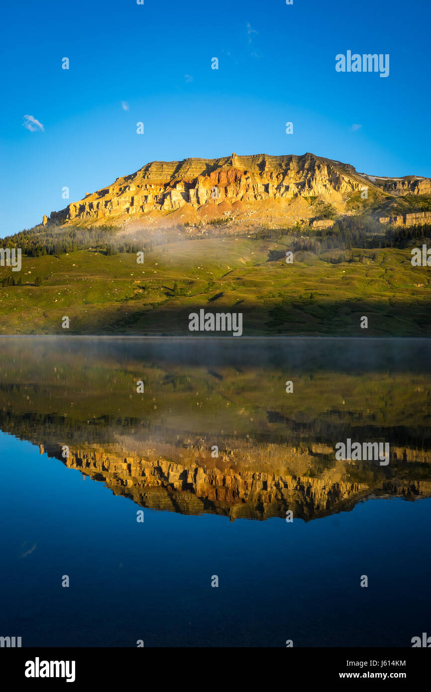 Beautiful sunrise illuminating Beartooth Butte and Lake in Montana ...
