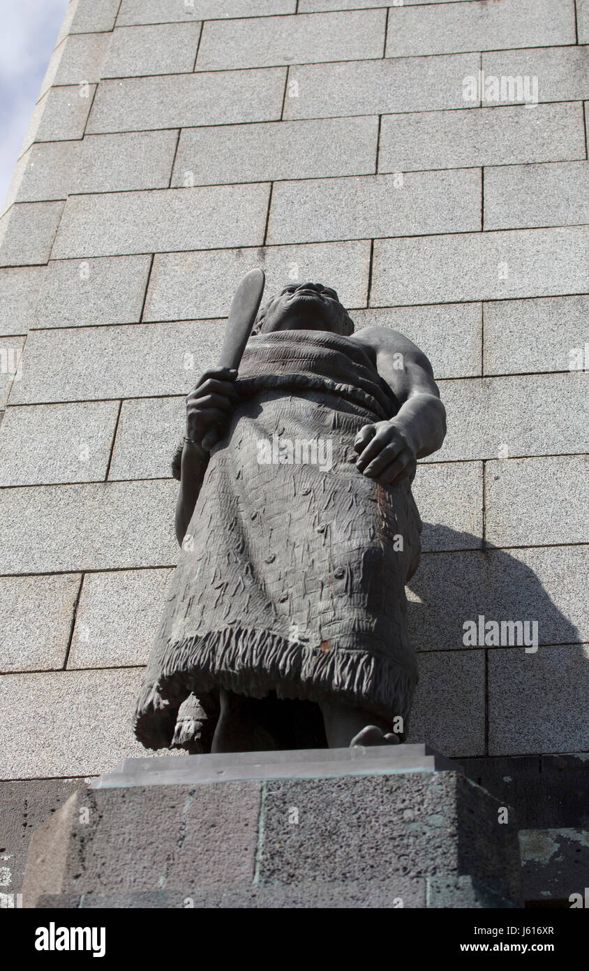 Maori statue hi-res stock photography and images - Alamy