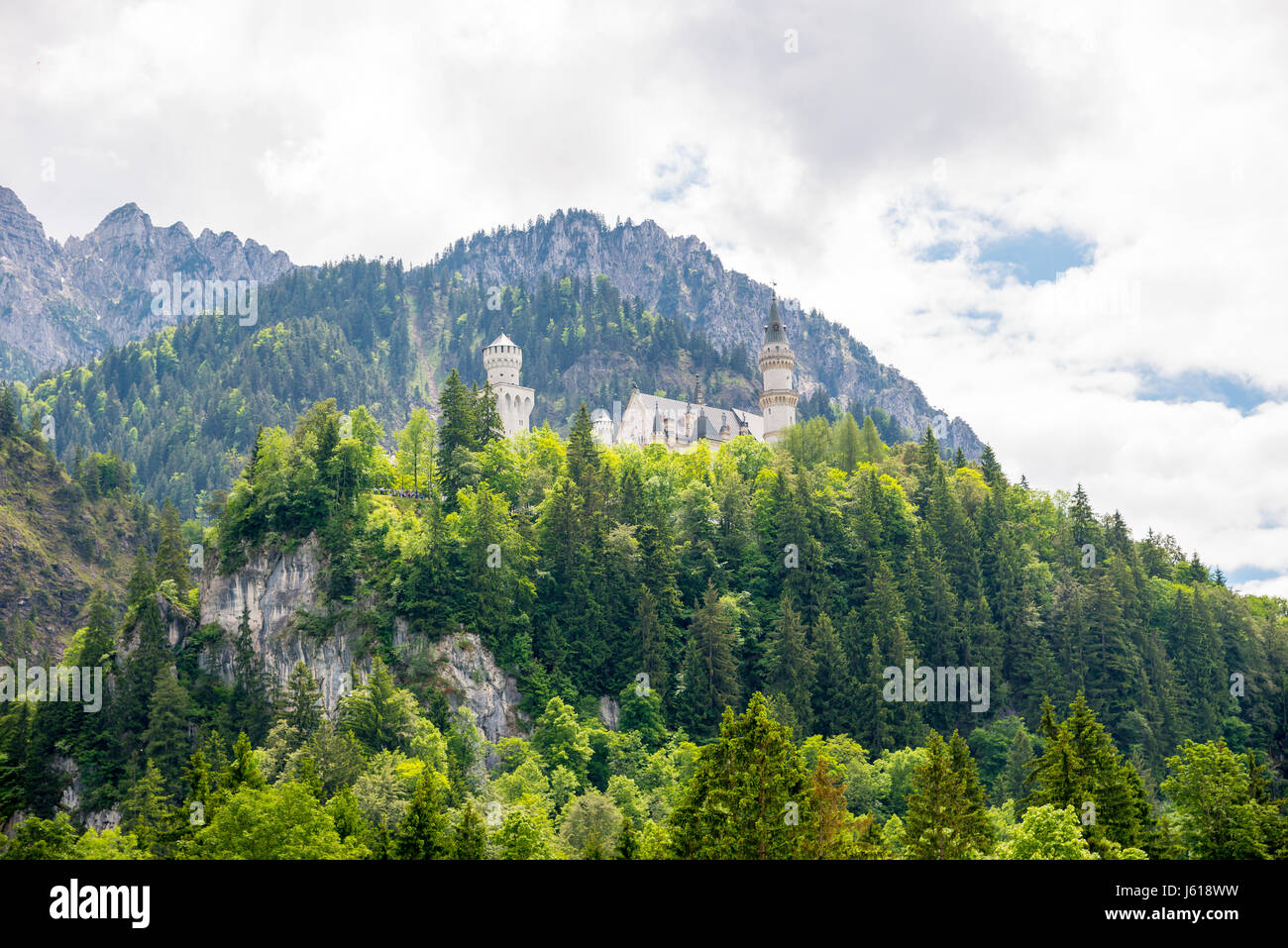The magnificent New Swan Stone Castle - Schloss Neuschwanstein perched ...