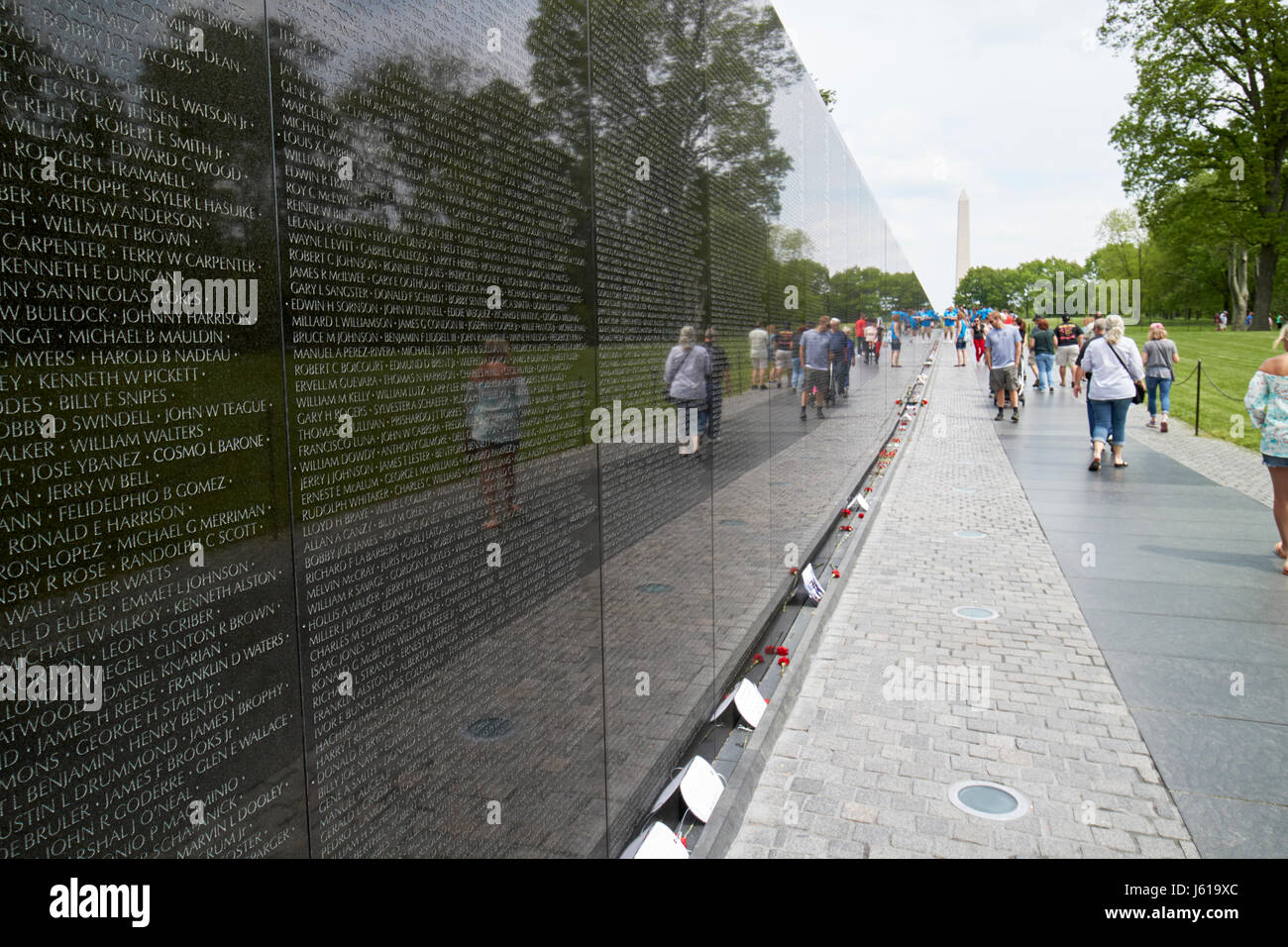Names on vietnam memorial wall hi-res stock photography and images - Alamy