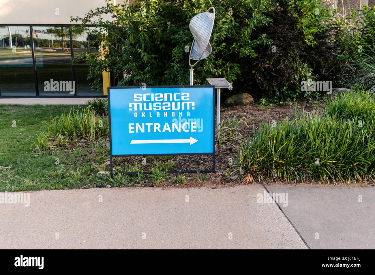Science museium entrance sign hi-res stock photography and images - Alamy