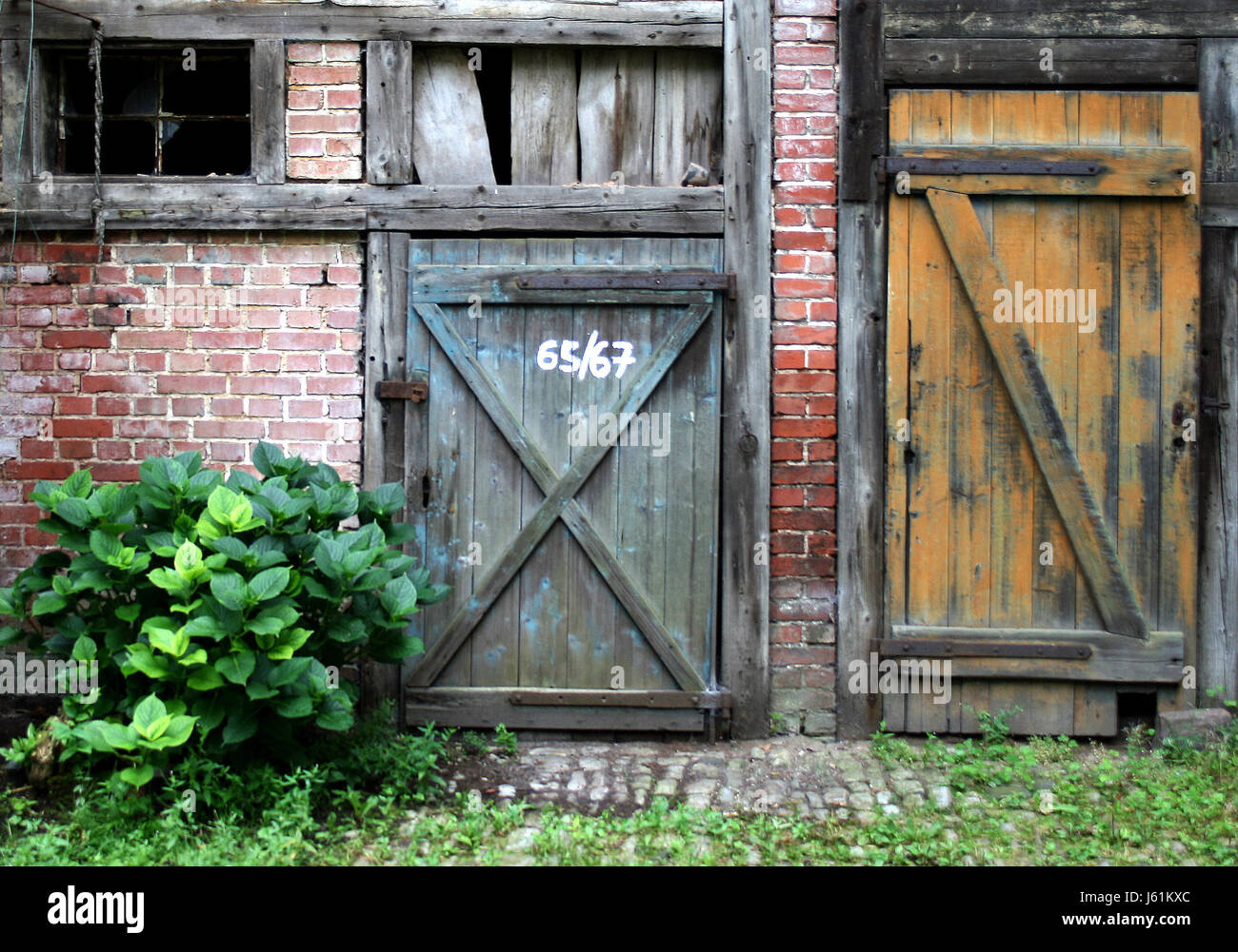 Old and ailing front door hi-res stock photography and images - Alamy