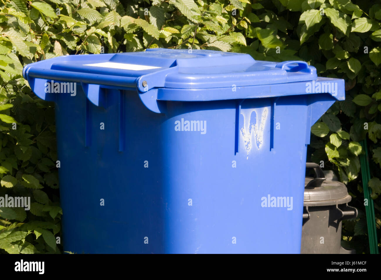 blue mull refuse barrel trash can dustbin blue delete eliminate ...