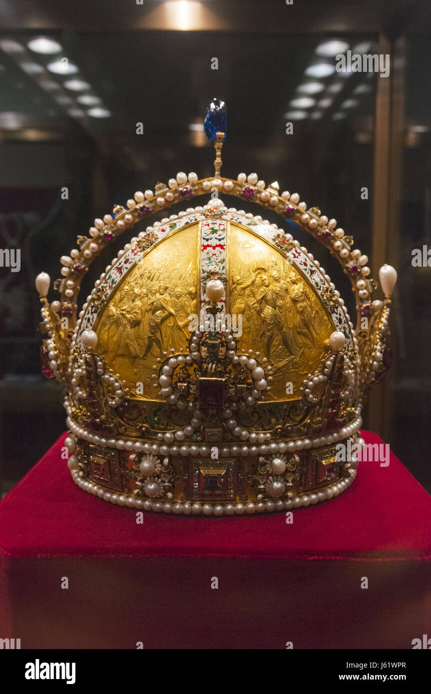 Imperial crown of austria hi-res stock photography and images - Alamy