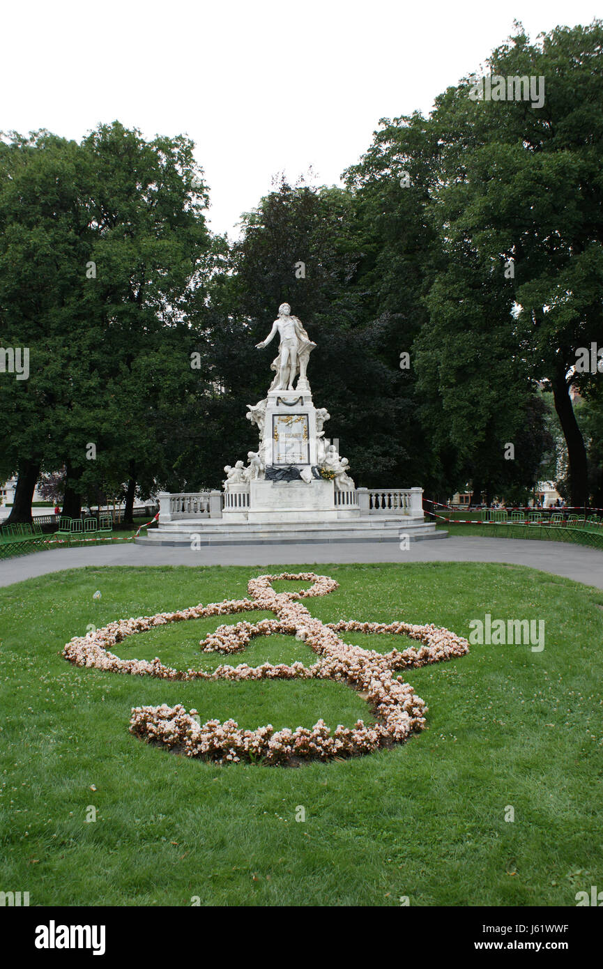 monument vienna austrians musician composer monument park vienna ...
