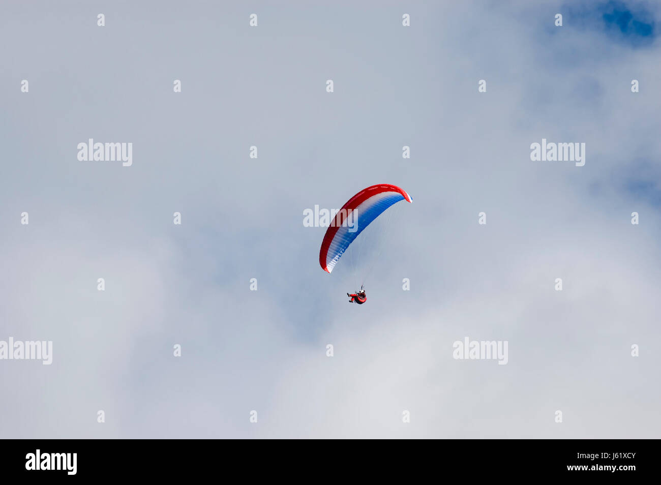 Parachute harness hi-res stock photography and images - Alamy