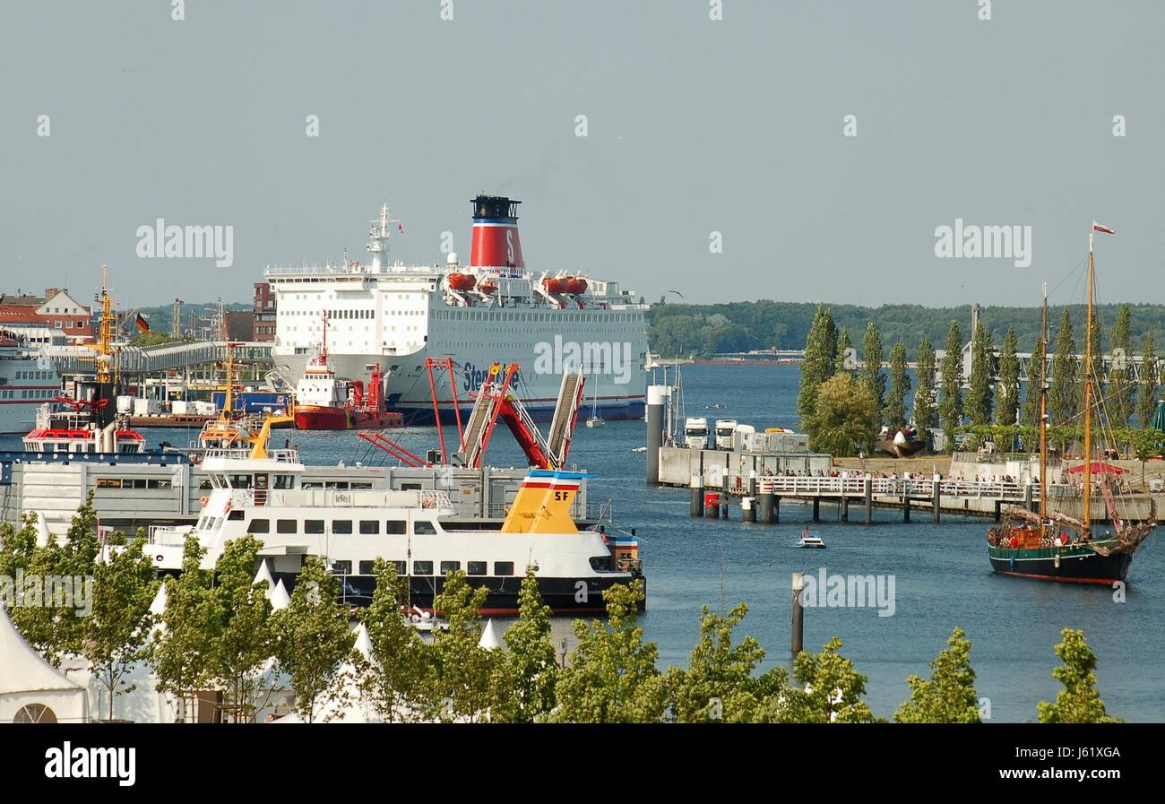 horn harbor harbours keel seaport salt water sea ocean water blue ...