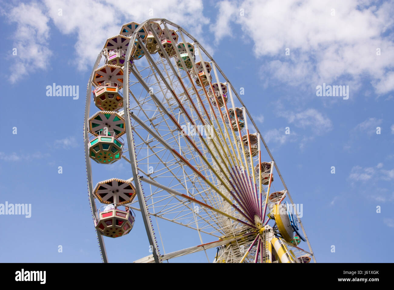 side shot of a ferris wheel Stock Photo - Alamy