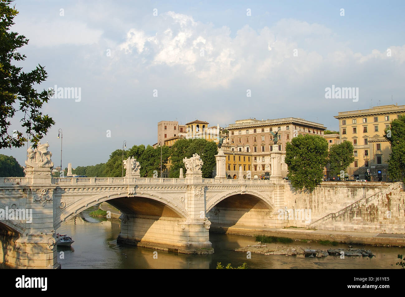 ponte vittorio emanuelle ii in rome Stock Photo - Alamy