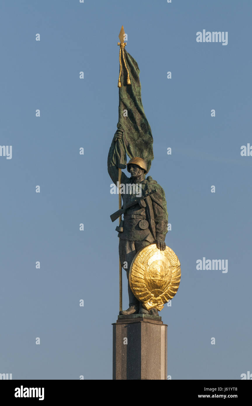 Soviet war memorial vienna hi-res stock photography and images - Alamy