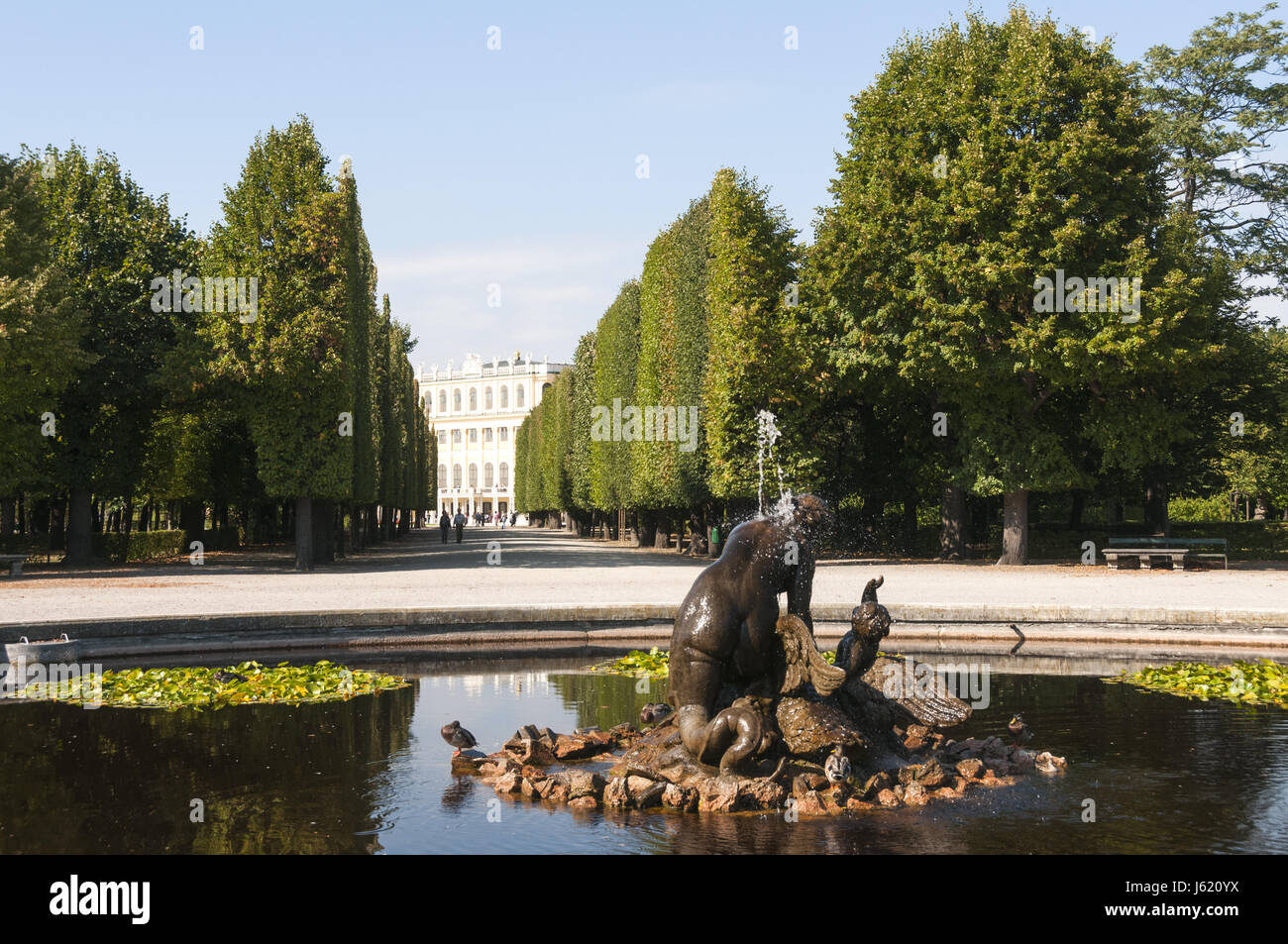 Austria, Vienna, Schloss Schonbrunn Palace, fountain Stock Photo - Alamy