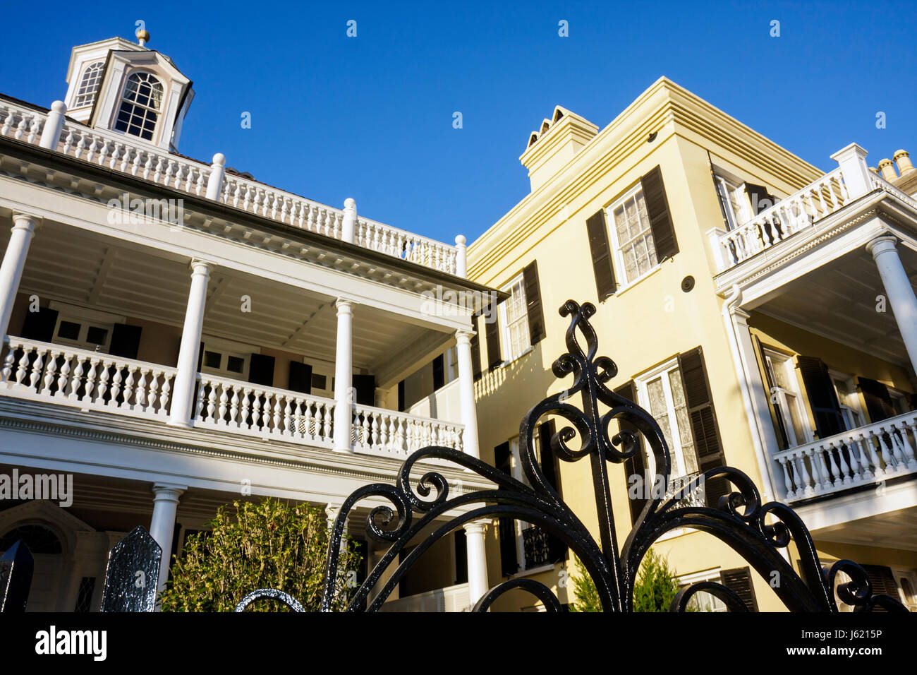Historic charleston iron gate hi-res stock photography and images - Alamy
