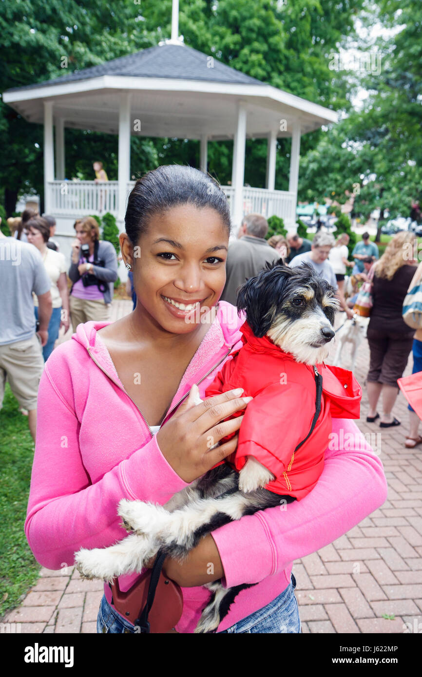 Indiana chesterton centennial park bark hi-res stock photography and ...