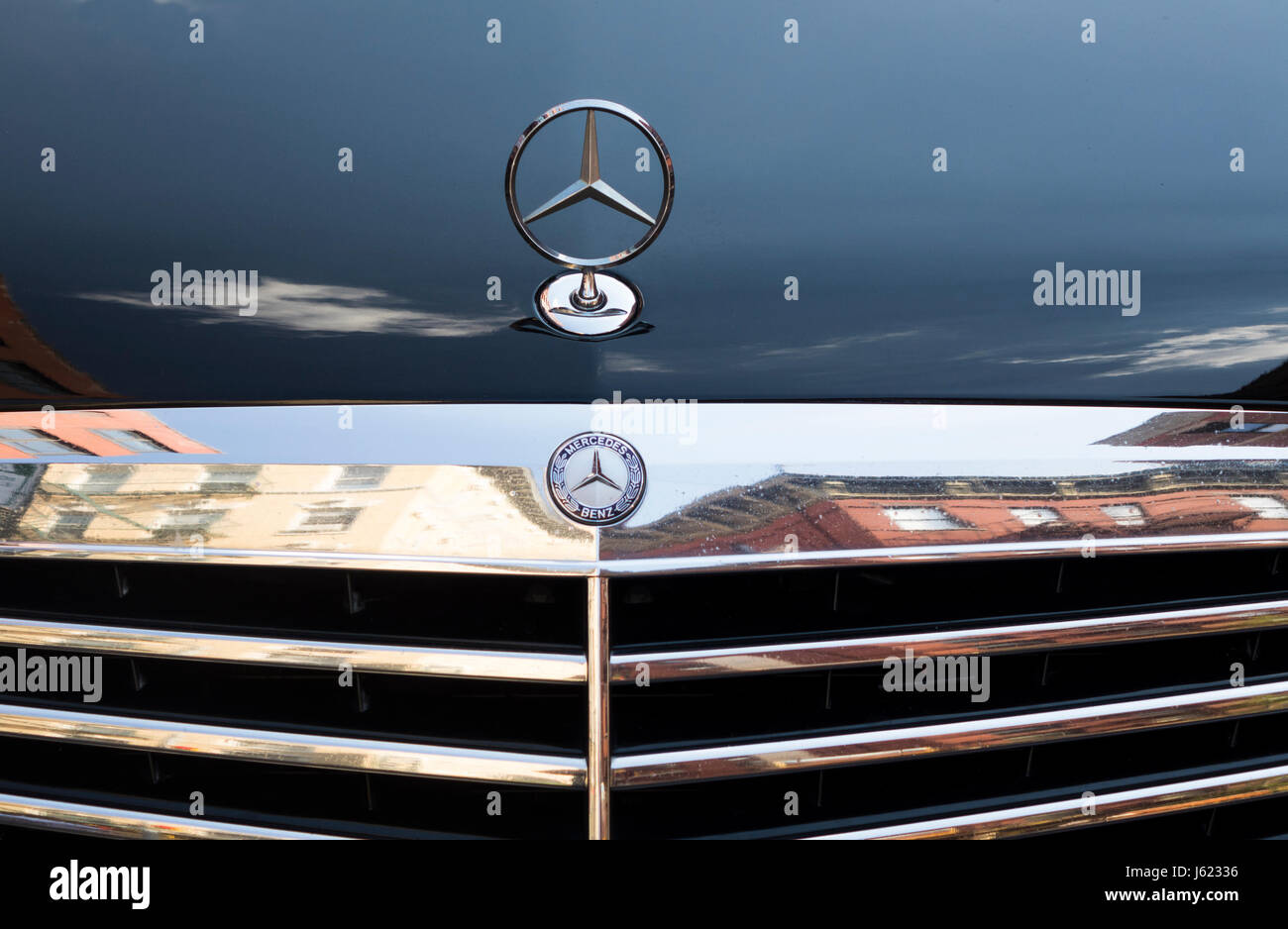 Mercedes benz logo hi-res stock photography and images - Alamy