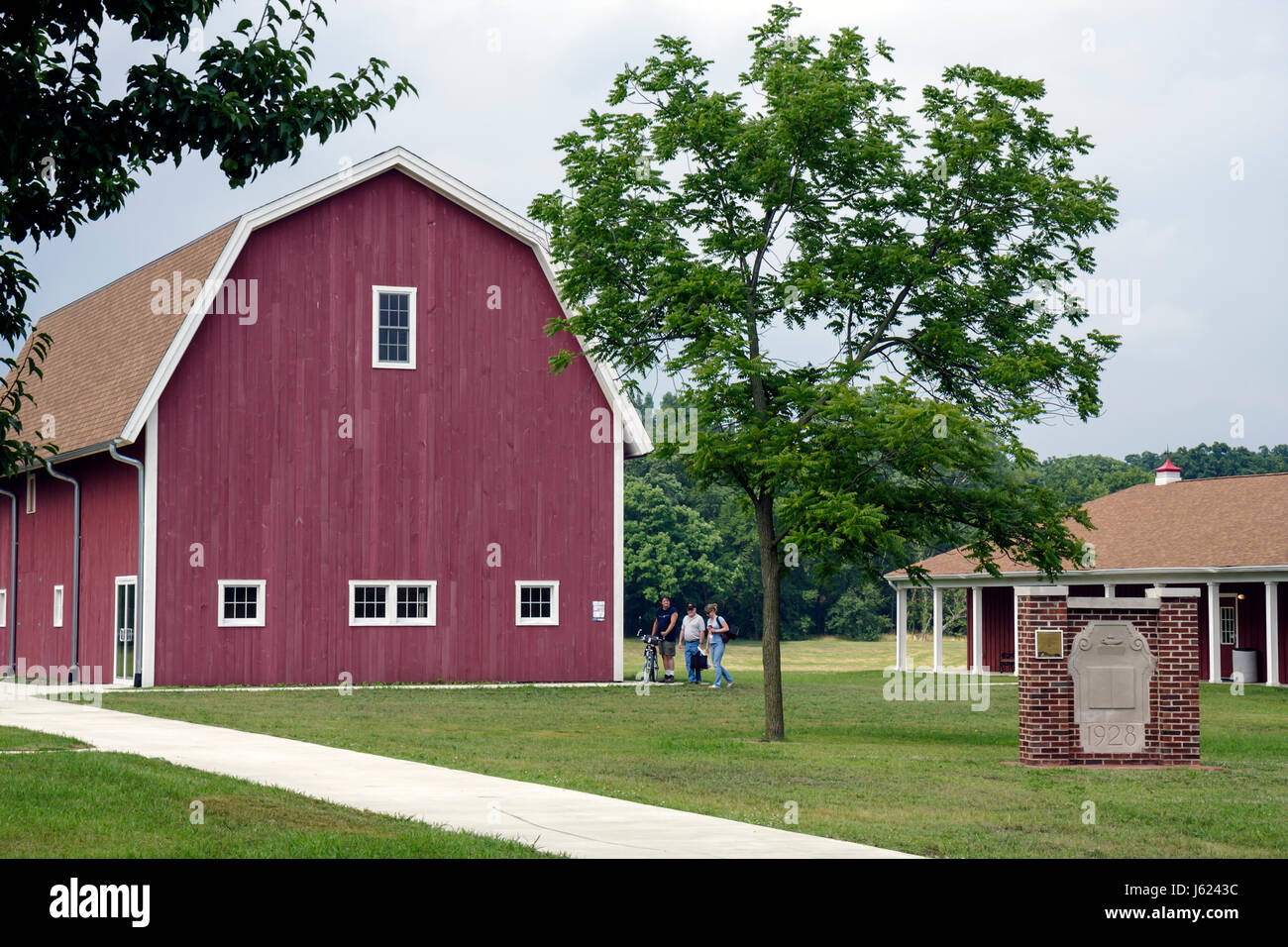 Historical red barn hi-res stock photography and images - Alamy