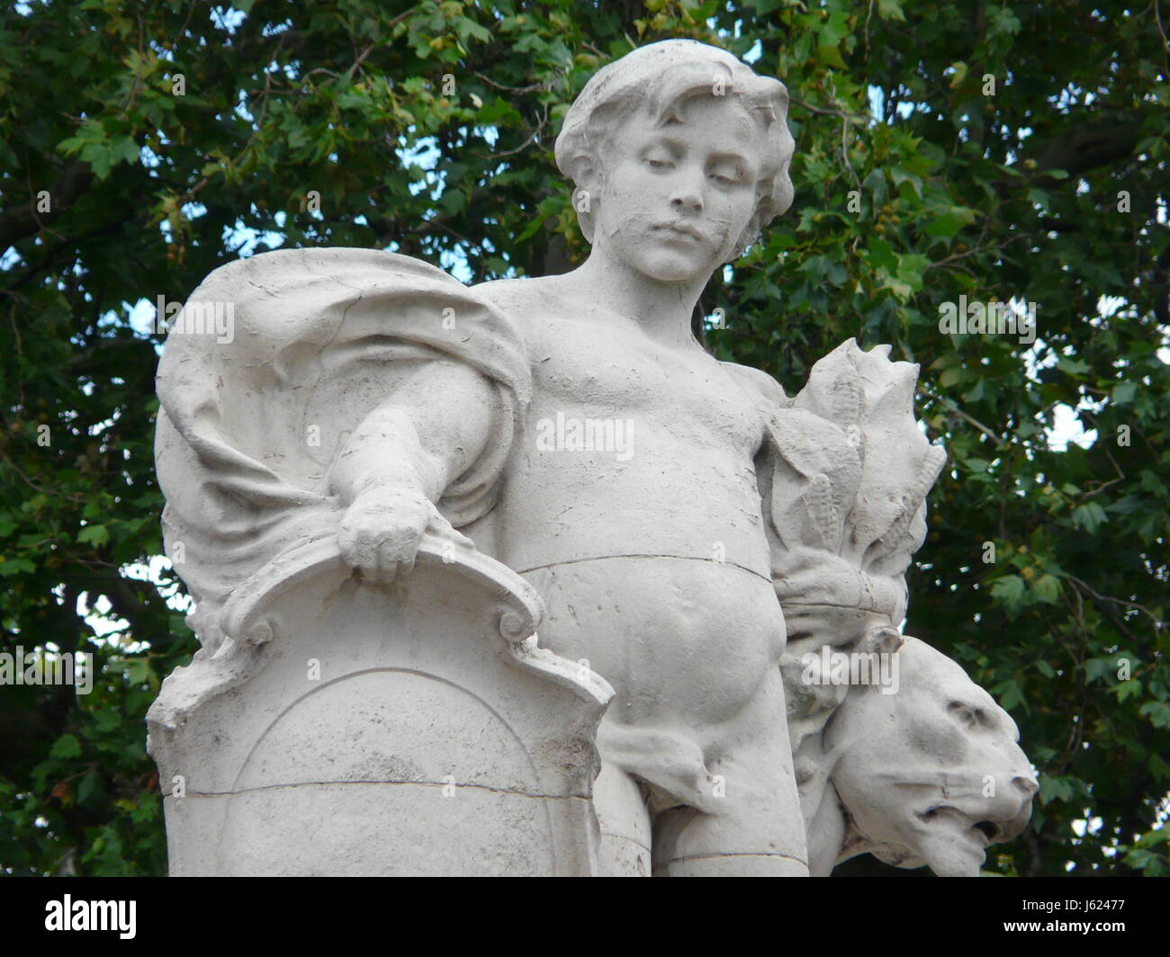 Child statue hi-res stock photography and images - Alamy