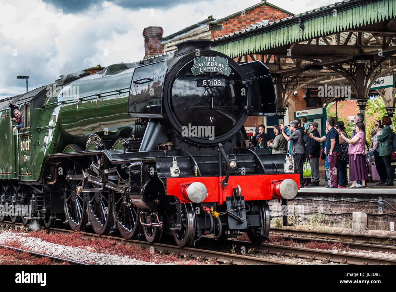 Hereford, Herefordshire. 19th May 2017. Crowds gather to see Pacific steam locomotive LNER Class ...