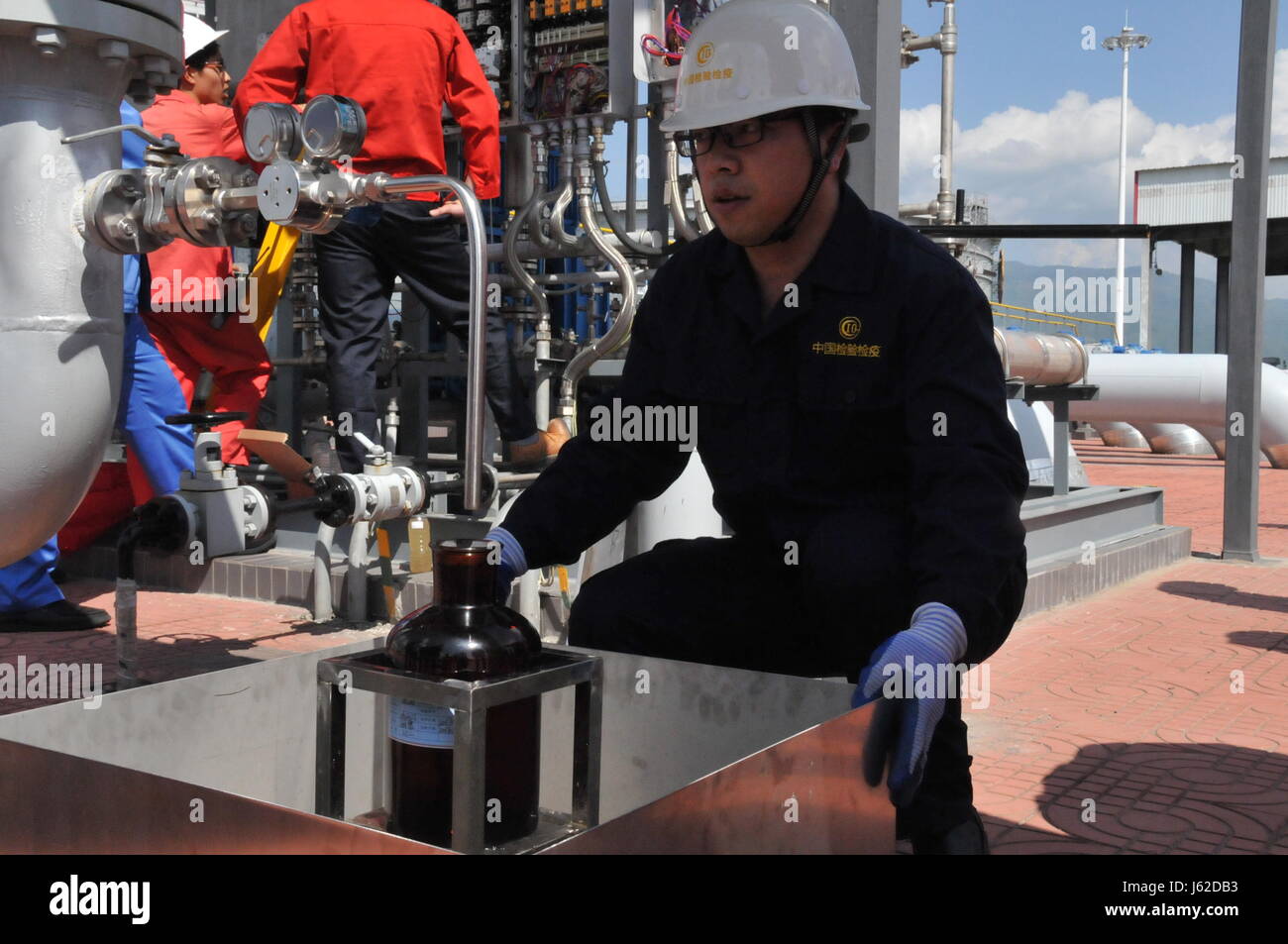 Oil flow station hi-res stock photography and images - Alamy