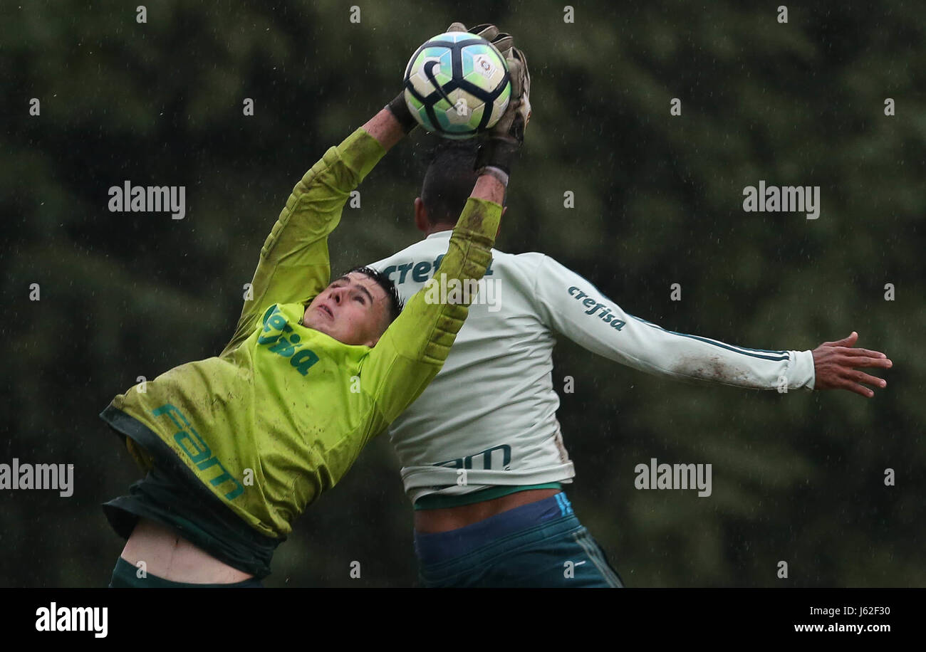 SÃO PAULO, SP - 19.05.2017: TREINO DO PALMEIRAS - Goalkeeper Matheus ...