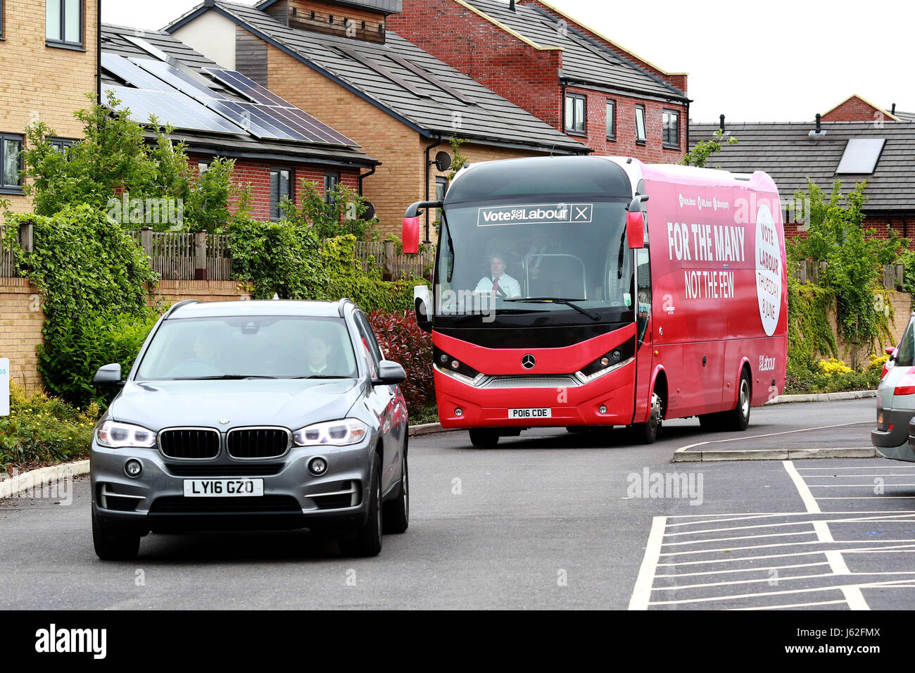 Labour general election battle bus hi-res stock photography and images ...