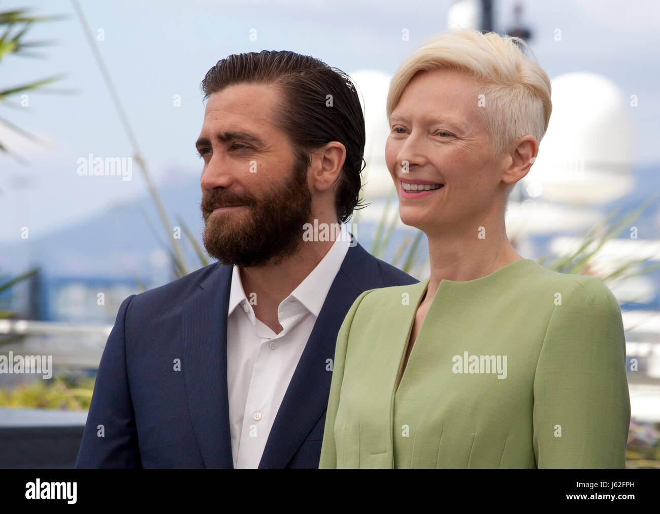 Actress tilda swinton and actor jake gyllenhaal hi-res stock ...