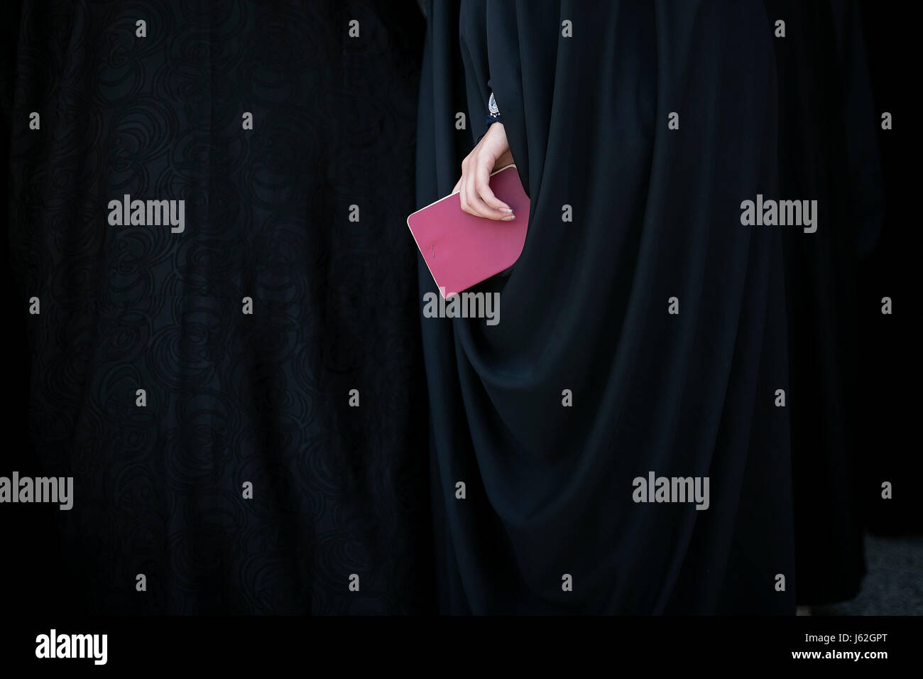 Tehran, Iran. 19th May, 2017. An Iranian voter holds her identity card ...