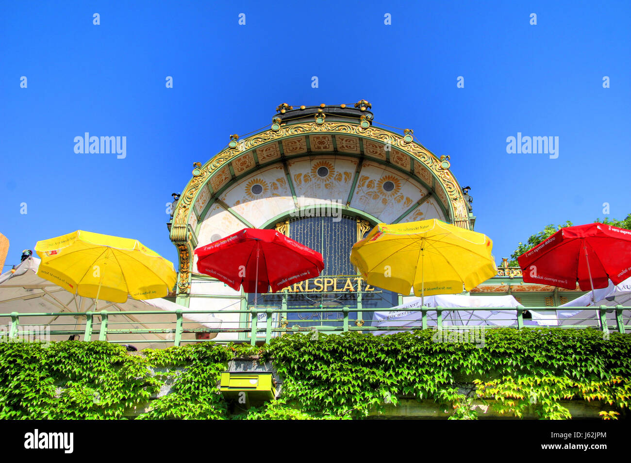 Circular buildings hi-res stock photography and images - Alamy
