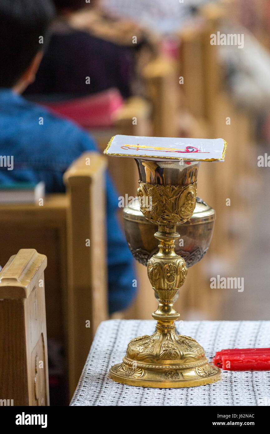 Chalice and host hi-res stock photography and images - Alamy