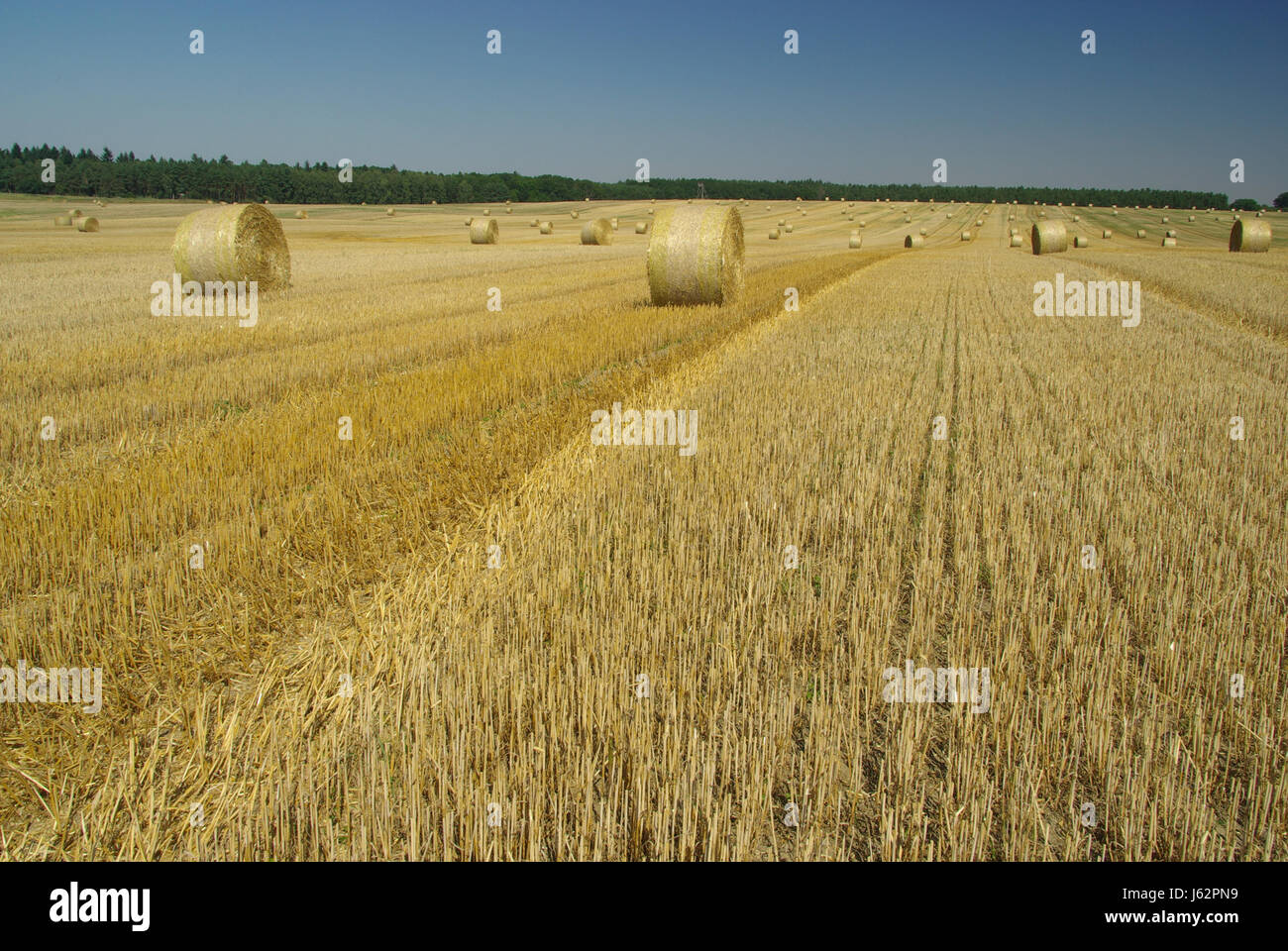 Agriculture farming cloud straw ball hi-res stock photography and ...